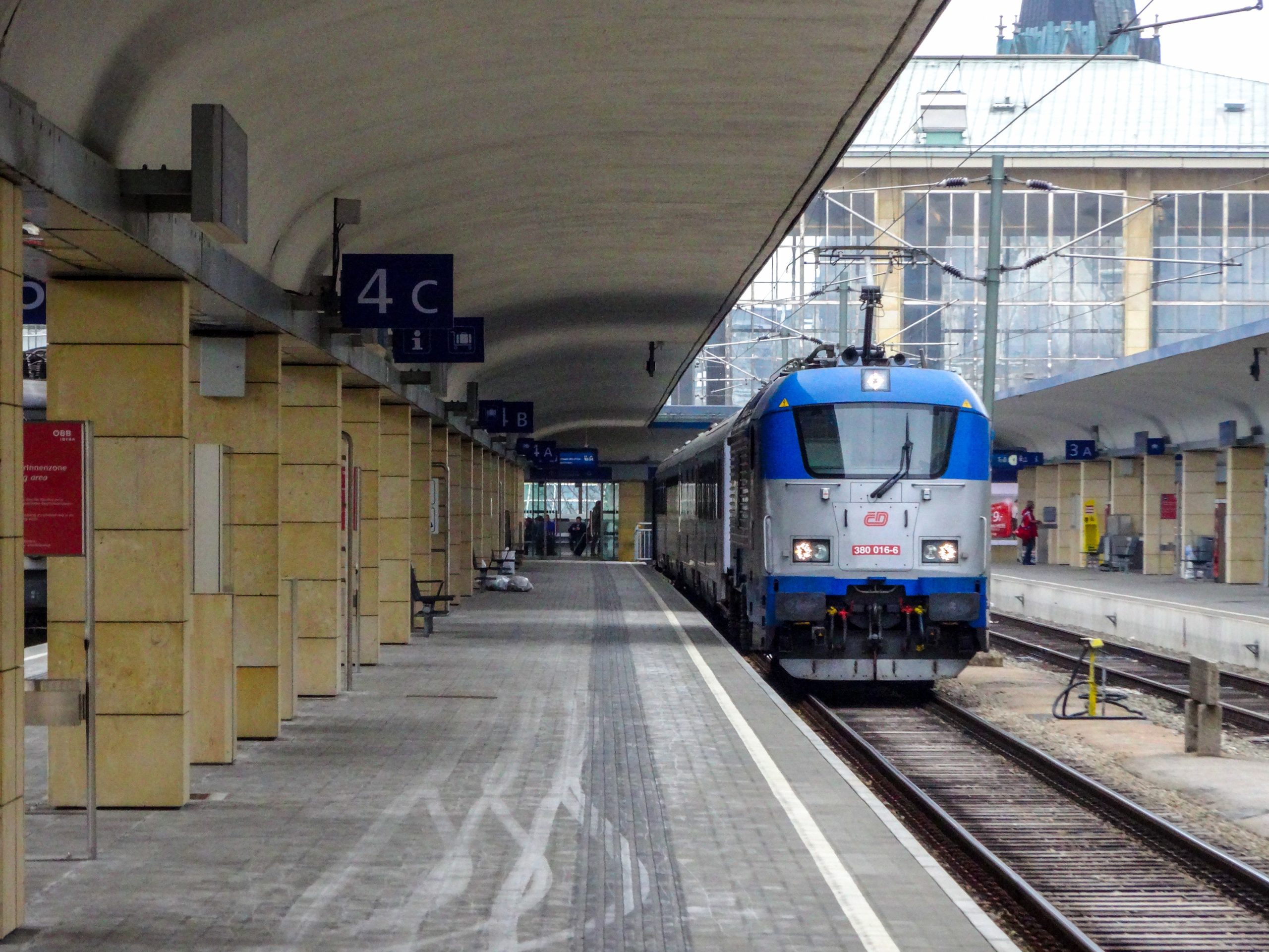 Railjet Doppelstockzüge für den Fernverkehr - Projektbüro Barrierefrei